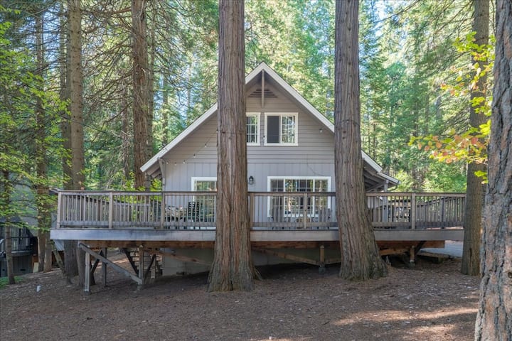Sweetpea Stay | Cabin 
Near Lake | Hot Tub | Dogs - Arnold, CA