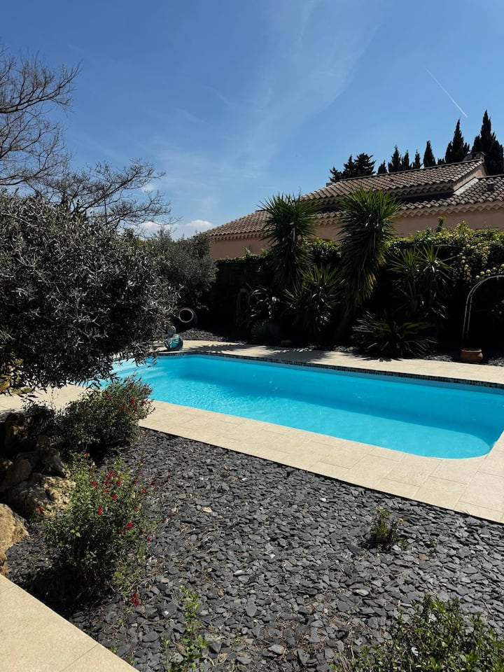 Studio Chaleureux Avec Piscine - Salon-de-Provence