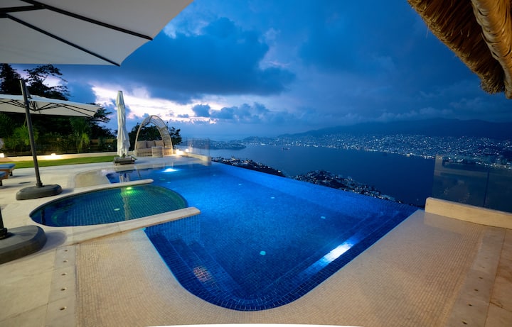 La Mejor Vista A La Bahía De Acapulco. - Acapulco