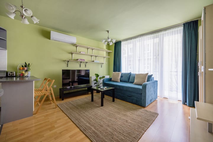Charming 1-br With Balcony View & Free Parking - Budapest