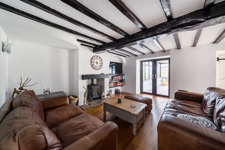 Historic Cottage With Wood Burner, Sleeps 8 - Barnsley