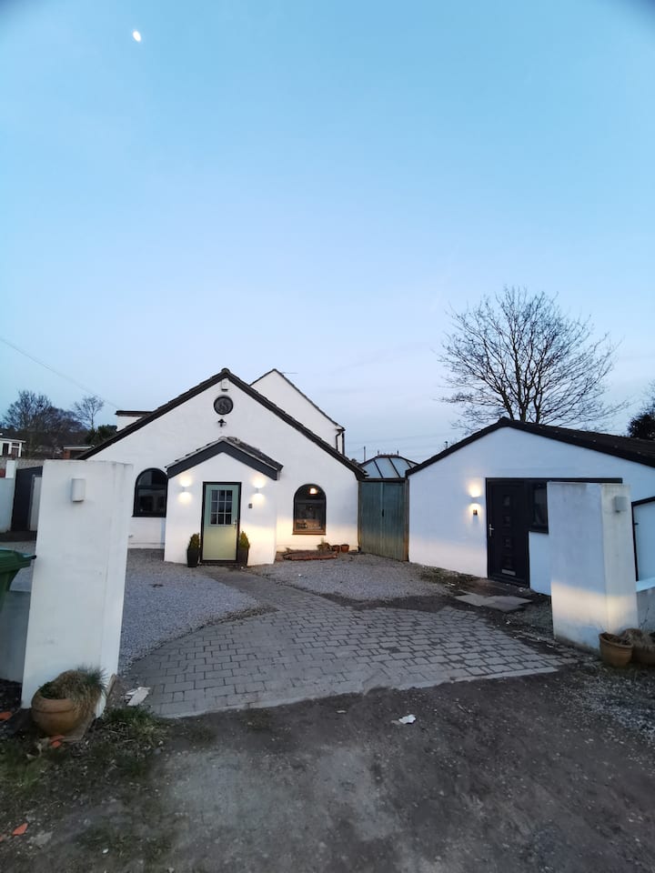 Wren Cottage, 4 Bed, Sleeps 8 - Barnsley