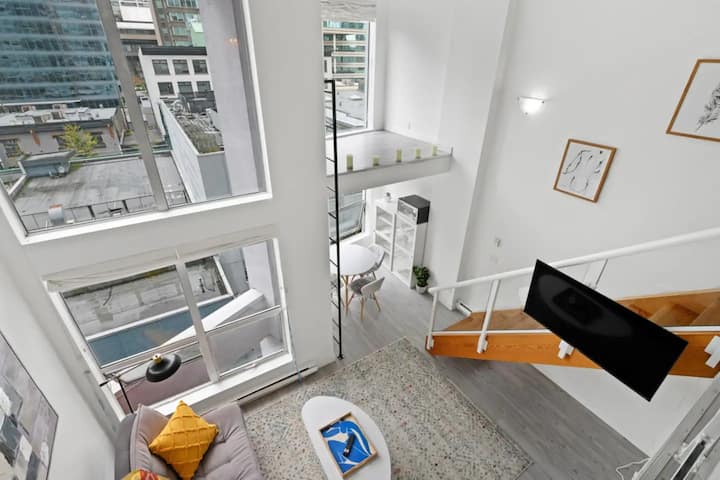 Modern Loft In Heart Of Downtown - Vancouver