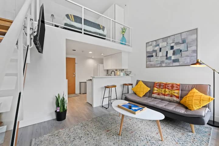 Modern Loft • Downtown • Steps To Everything - Vancouver