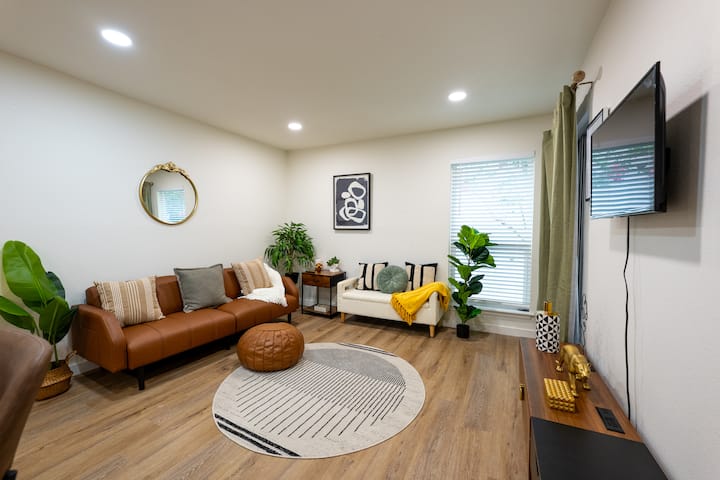 San Antonio Fireworks Getaway Cozy Fun 1bdrm Apt - Alamo Heights, TX