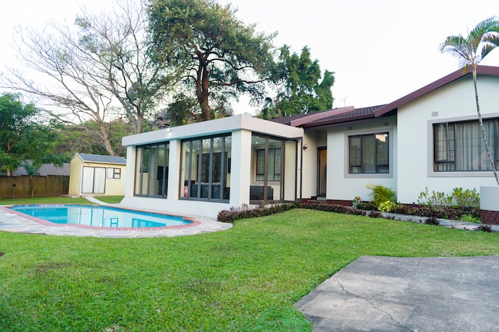Tranquil Cowies Hill Home With Pool - Pinetown