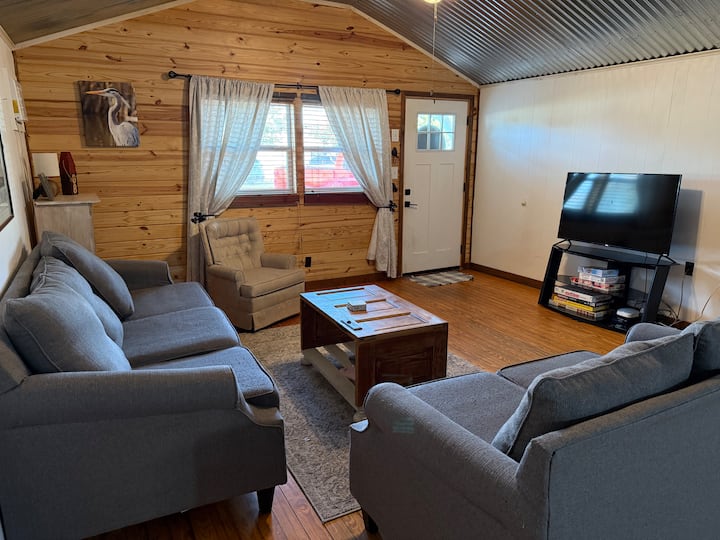 Blue Bird Cottage - Lake Arthur, LA