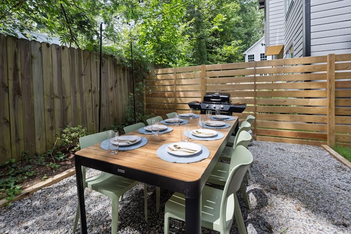 Game Night House | Projector Patio & Backyard Fun - Raleigh, NC