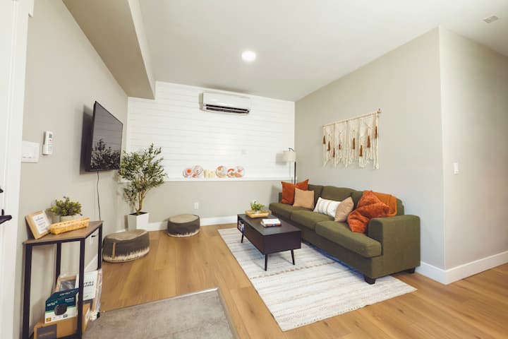 Modern 2br Retreat! Prime Location - Manitou Springs, CO