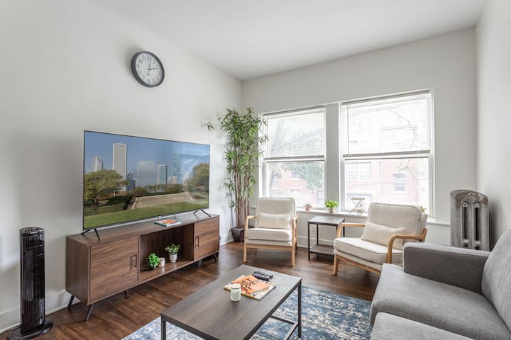 Charming 2br Stay | Ideal For Long Or Short Visits - Chicago, IL