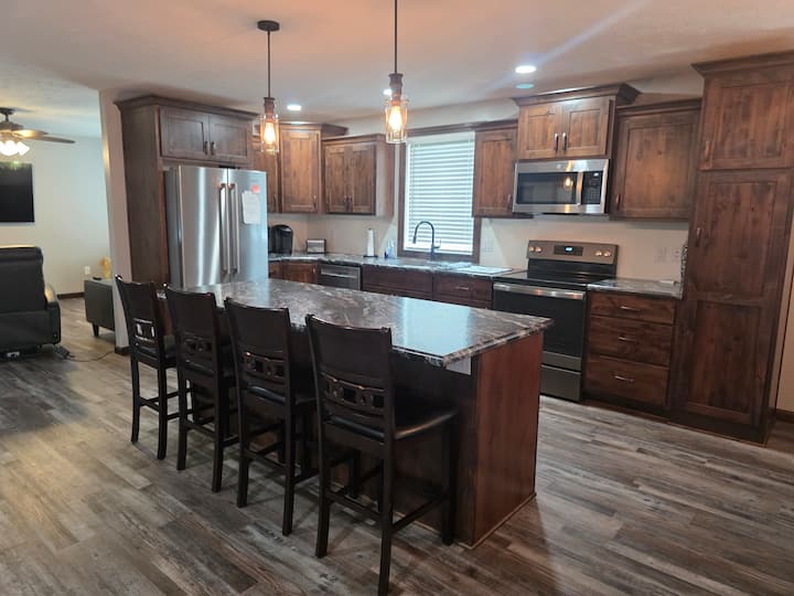 New And Nice Townhouse! Up To 12 - Hastings, NE
