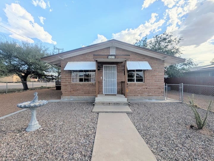 Cozy Tombstone Stay W/king Beds - Tombstone, AZ