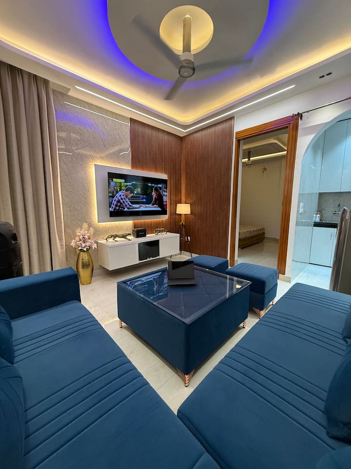 "Luxurious Cozy" 1 Bhk Flat In The Heart Of City - New Delhi