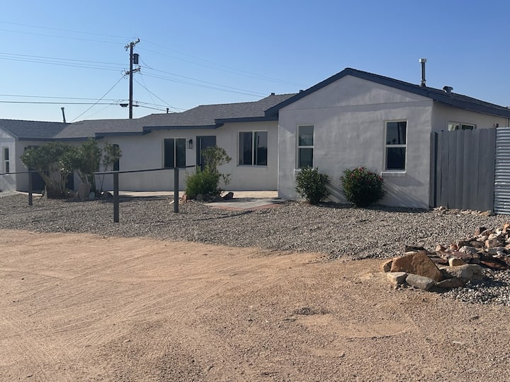 Upgraded, One Bedroom Apartment. - Twentynine Palms, CA