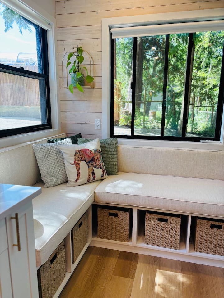 Magical Forest Loft Retreat - Sechelt