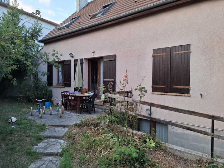 Charmante Maison Avec Jardin - Chatou