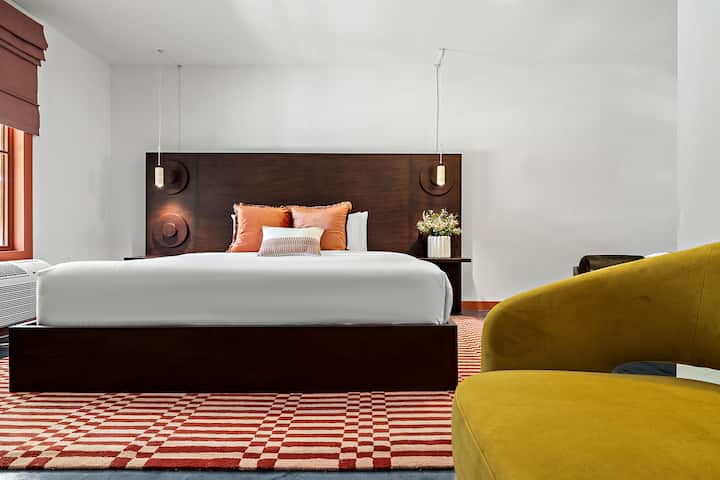 Del Rio Double Room | River View | Pool | Bar - New Braunfels, TX