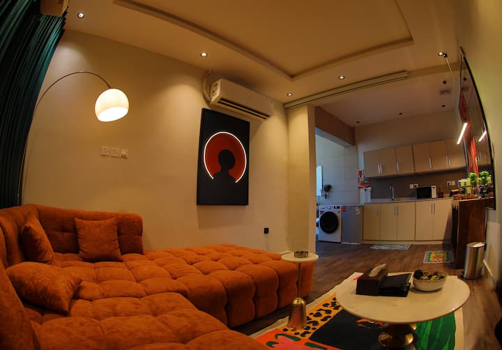 Velvet Cinematic Apt With Jacuzzi| Prime Location - Riad