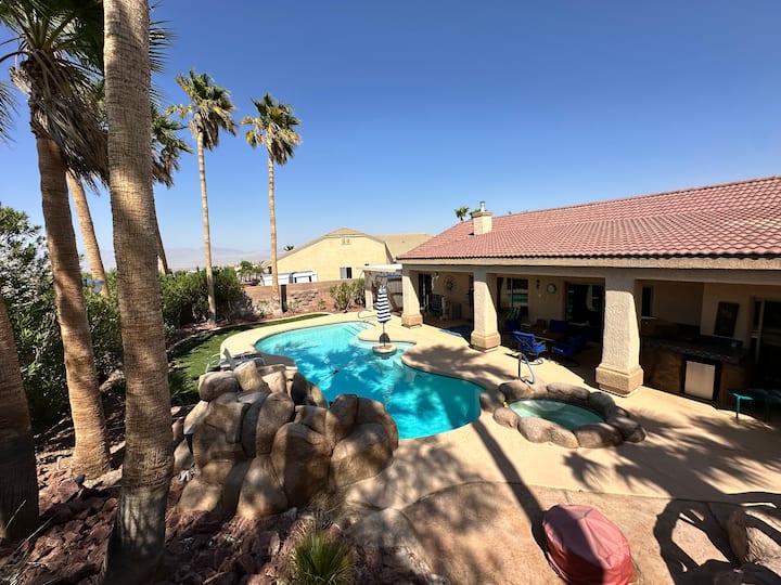 Desert Sky Poolside Escape - Avi Resort & Casino