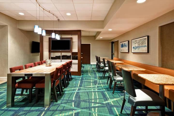 One King Suite Close To Bwi -Includes Bkft - Baltimore, MD