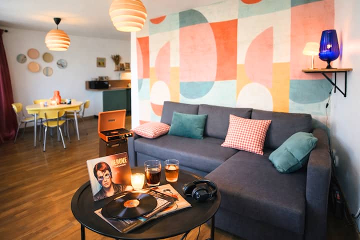 Vinyle Club•70’s•terrasse•parking•famille•coloré• - Bellême