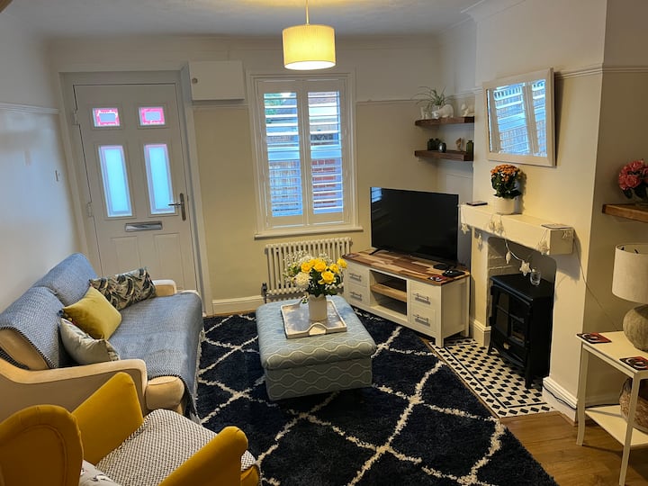 Marlborough House & Parking. Sleeps 4 Walk 2 Town - Marlborough