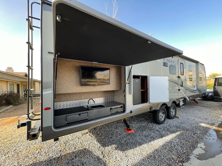 Backyard Oasis Travel Trailer - Apple Valley, CA