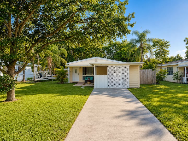 Pet-friendly Vero Beach Retreat | 5 Min To Beach - Vero Beach, FL