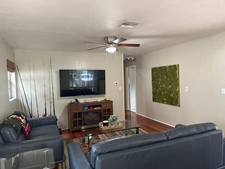 Coastal Retreat • 5 Mins To Beach & Downtown - Vero Beach, FL
