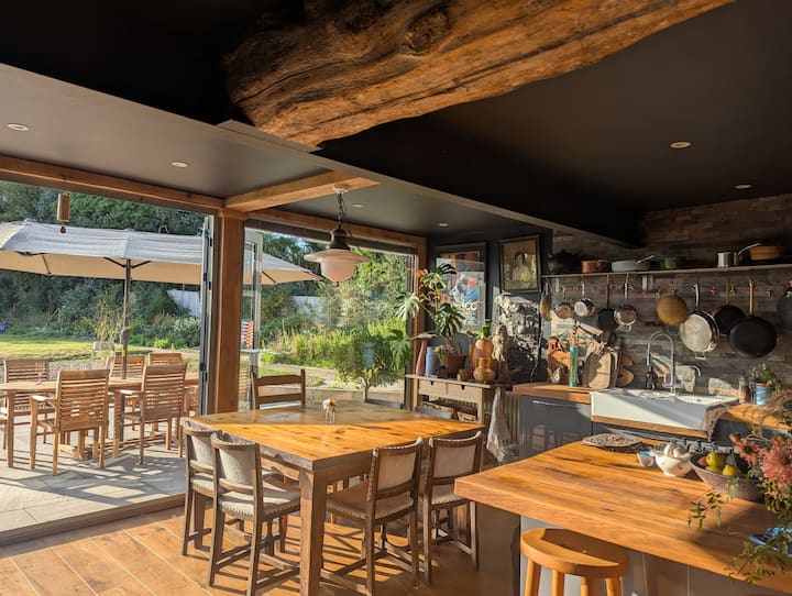 Artist's Hawkhurst Home With Heated Pool & Sauna - Bewl Water