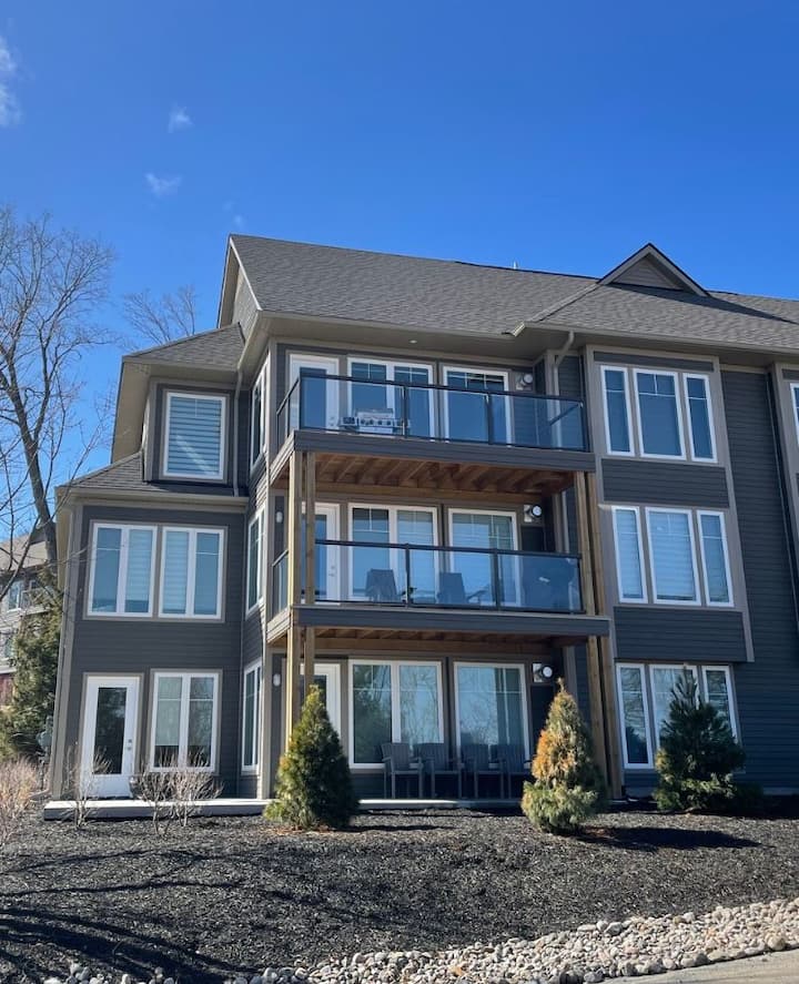 Four Seasons Resort Style Condo - Huntsville