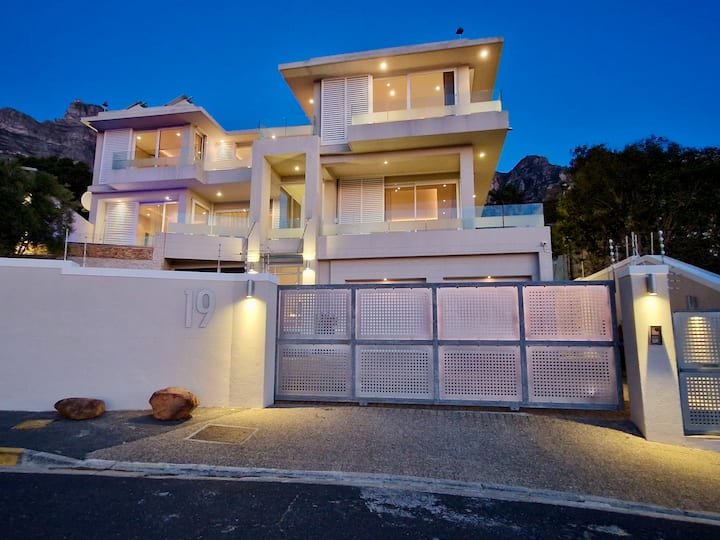 Camps Bay Coastal Home - Camps Bay