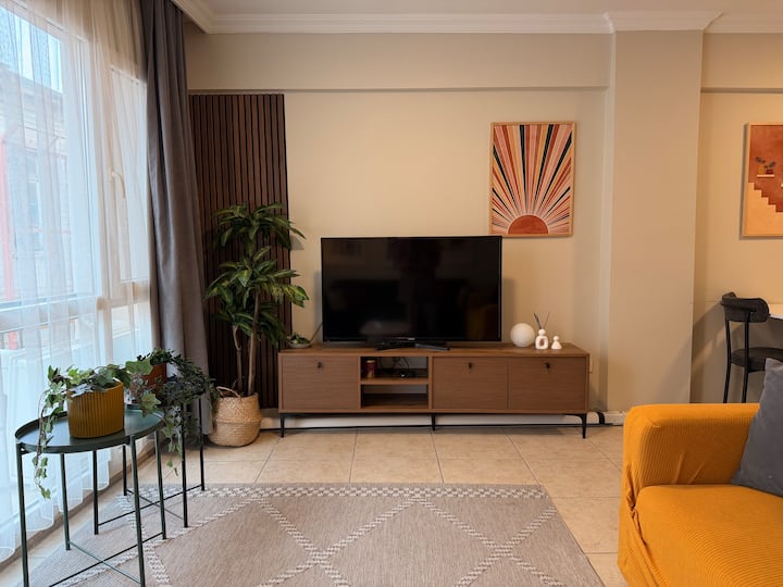 Cozy Apartment In Center Of City - Izmir