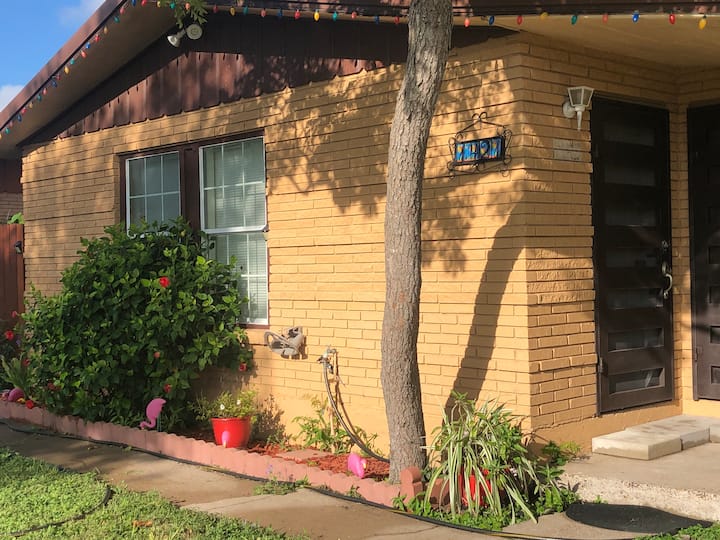 Cozy 2br Home - Harlingen, TX