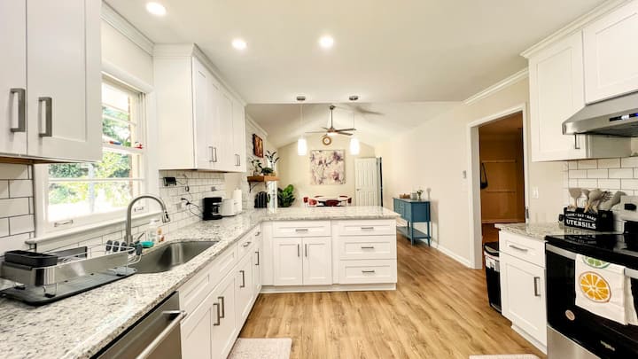 Morden City Canopy Retreat 3br - Stone Mountain, GA