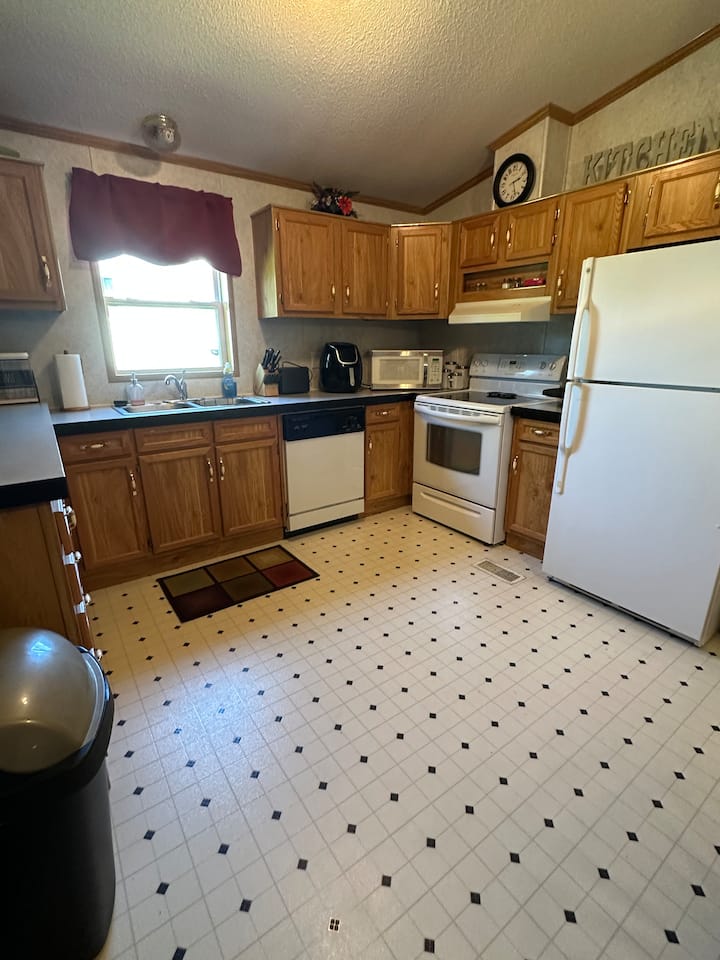 Coyle Farms Retreat - Cascade, IA