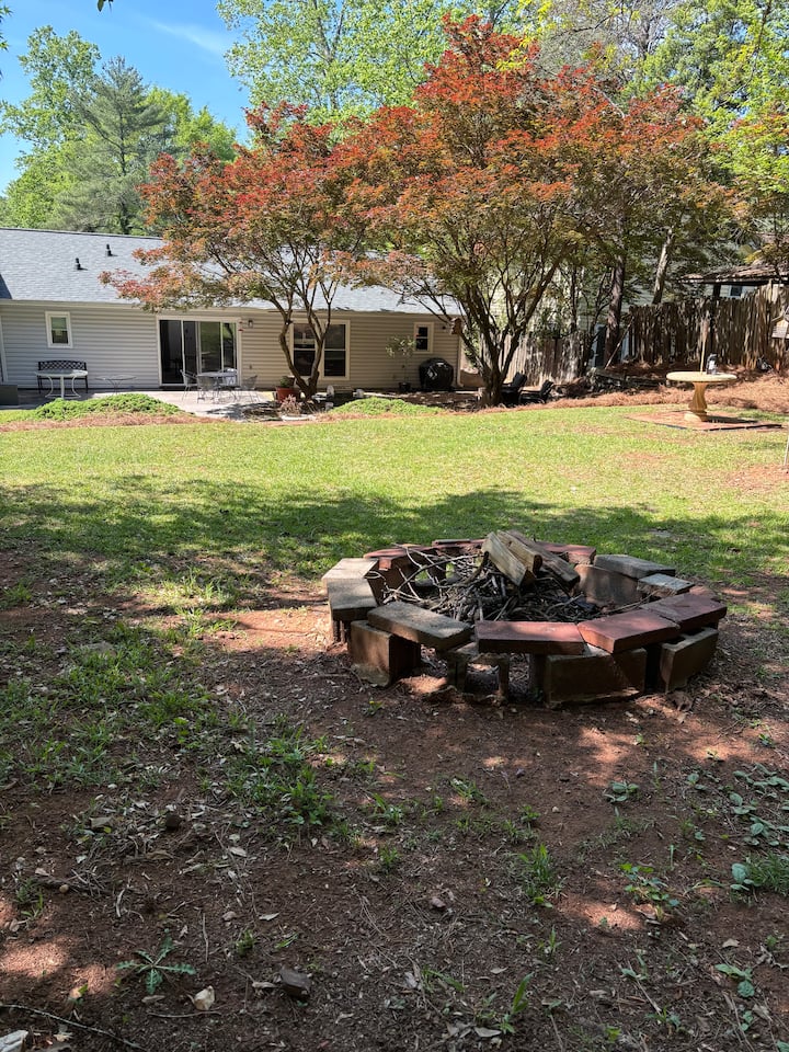 Cozy Retreat Near Marietta Sqr - Marietta, GA