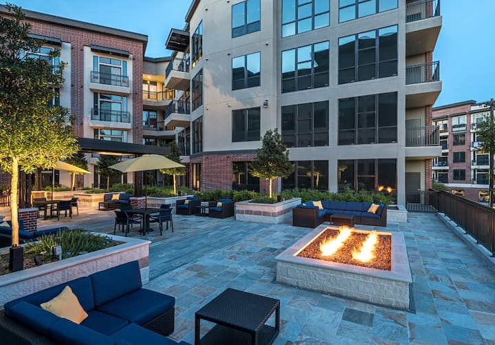 Urban King 1bdr Fire Pit, Pool, Gym, Free Parking - Houston, TX