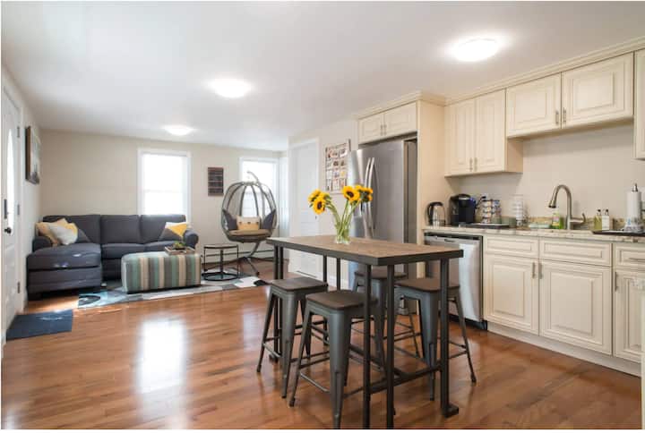 Private Stay Near T Line – Great To Explore Boston - Malden, MA