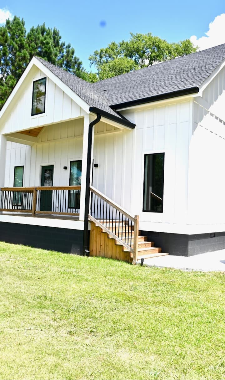 Newly Built, Perfect Location With An Open Concept - West Point, GA
