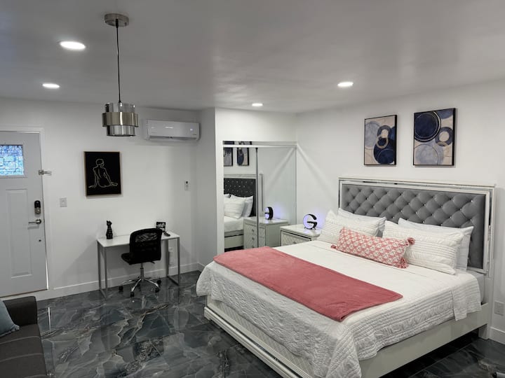 Mía Studio - North Las Vegas