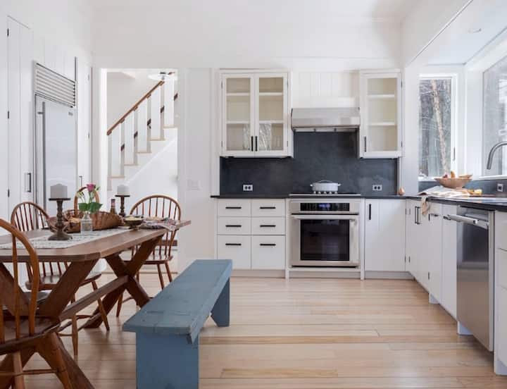 Modern, Sunny Farmhouse Retreat - Peekskill, NY