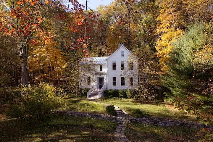 Modern, Sun-filled Farmhouse Retreat - Bear Mountain, NY