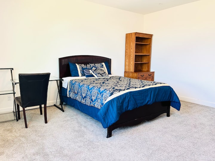 【Cozy Master Suite】with Attached Bath - Elk Grove, CA