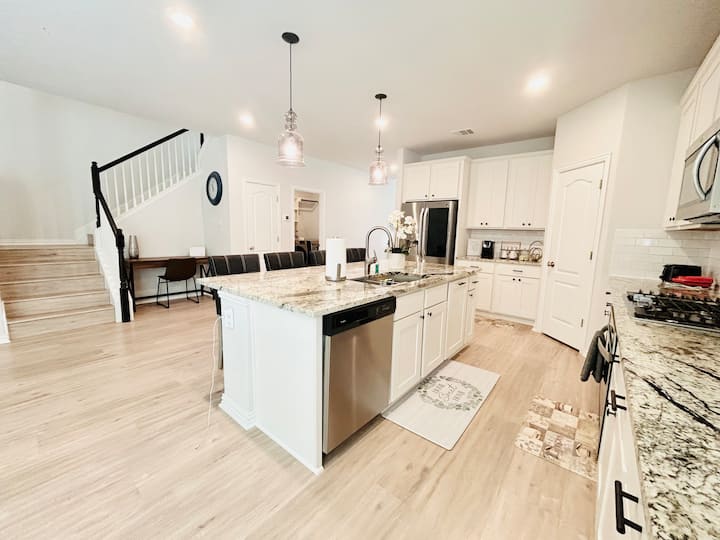 Spacious Home In Pflugerville Tx 3b-3b Near Austin - Pflugerville, TX