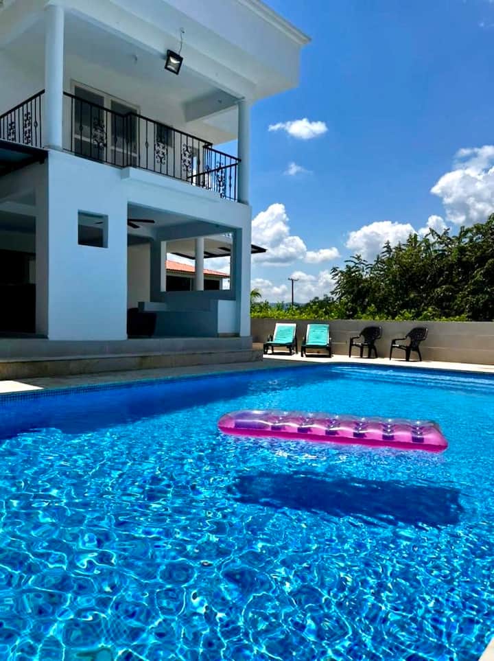 Desconectate En El Paraíso De Sol Y Piscina Melgar - Melgar