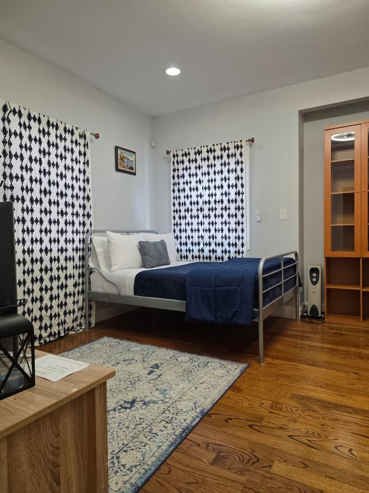 Charming Studio In Roslyn, Ny. - Port Washington, NY