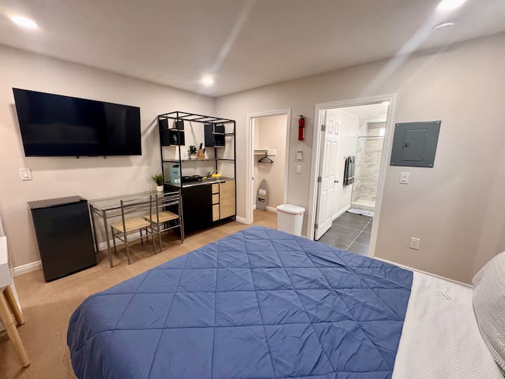 Kitchen Bathroom Bedroom All Private C-3 - Baldwin Park, CA