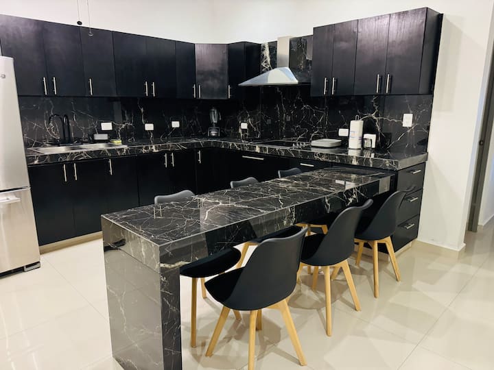 Casa En Excelente Ubicación. Cintermex Y Arena Mty - Monterrey