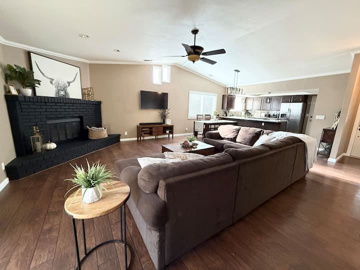 Highland Hideaway, Central Stay - Redding, CA